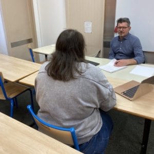 Bien choisir entre la formation initiale ou continue - OMNIS, École de Commerce et Management à ...